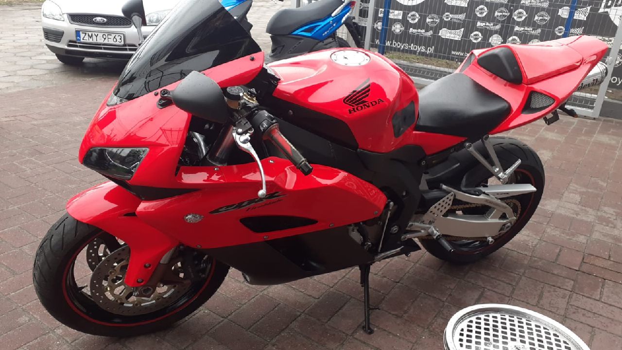 Honda CBR 1000RR SC57 - cena: 21900 zł